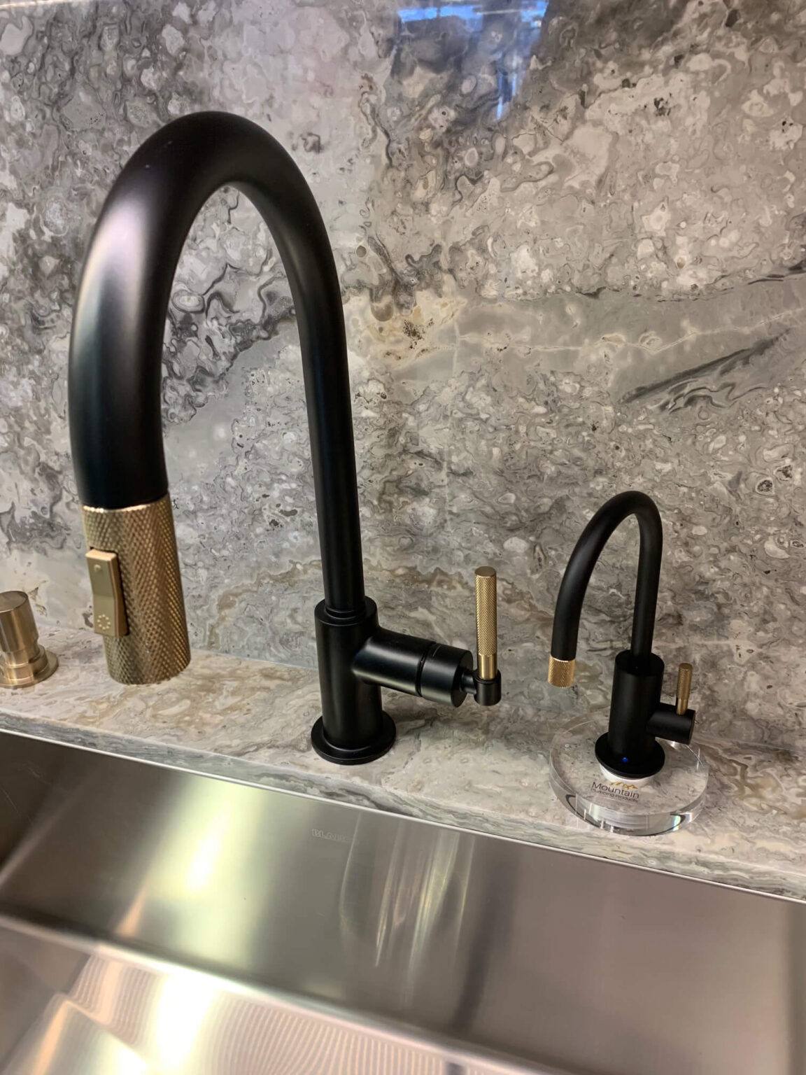 Pairing the MT1843 Duet Knurled Faucet with Brizo's Litze Kitchen ...